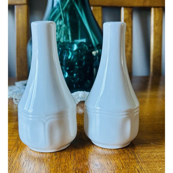 Federalist | Kitchen | Vintage White Federalist Salt Pepper Shakers ...